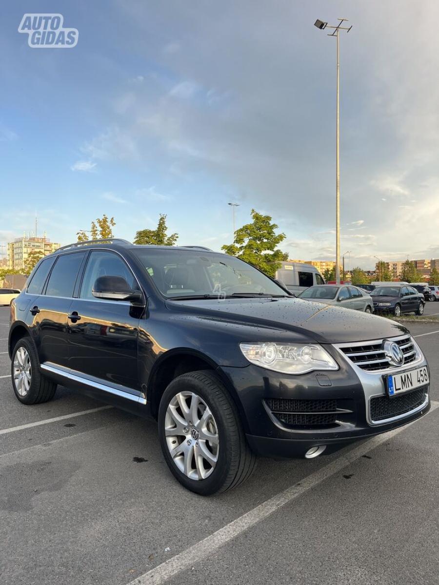 Black Volkswagen Touareg 2009 in Vilnius, with an engine capacity of 3.00 L and mileage of 259 thousand km for 7850 €, photo 19 on AUTOMOTO.COM.LV