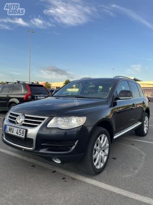 Black Volkswagen Touareg 2009 in Vilnius, with an engine capacity of 3.00 L and mileage of 259 thousand km for 7850 €, photo 20 on AUTOMOTO.COM.LV