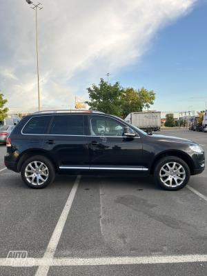 Black Volkswagen Touareg 2009 in Vilnius, with an engine capacity of 3.00 L and mileage of 259 thousand km for 7850 €, photo 21 on AUTOMOTO.COM.LV