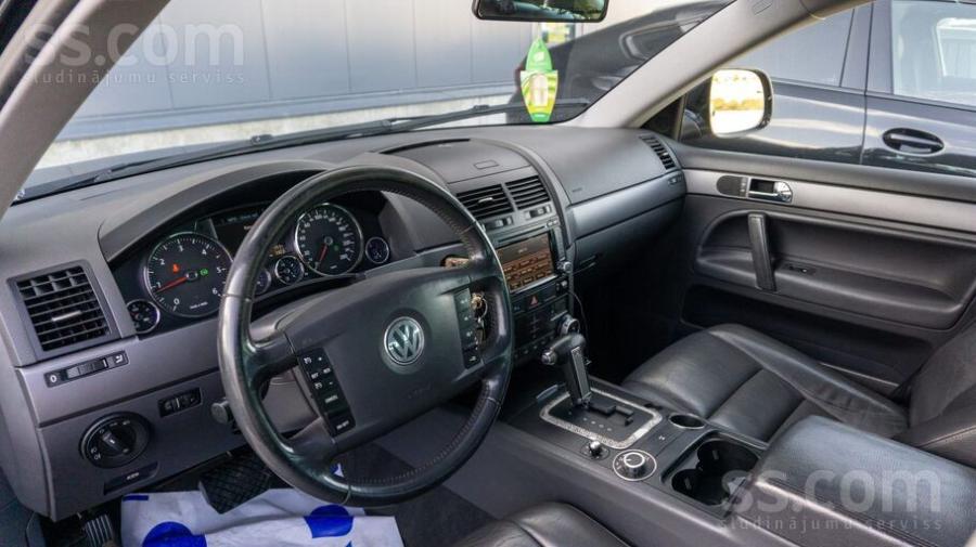 Black Volkswagen Touareg 2009 in Riga, with an engine capacity of 3.00 L and mileage of 383 thousand km for 5290 €, photo 10 on AUTOMOTO.COM.LV