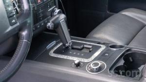 Black Volkswagen Touareg 2009 in Riga, with an engine capacity of 3.00 L and mileage of 383 thousand km for 5290 €, photo 15 on AUTOMOTO.COM.LV