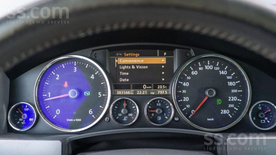 Black Volkswagen Touareg 2009 in Riga, with an engine capacity of 3.00 L and mileage of 383 thousand km for 5290 €, photo 23 on AUTOMOTO.COM.LV