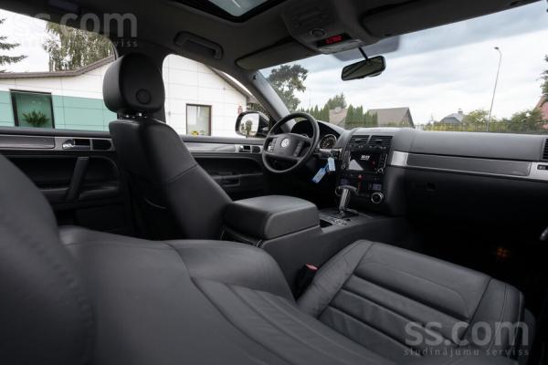 Melns Volkswagen Touareg 2009 Jelgava, ar dzinēja tilpumu 3.00 L un nobraukumu 357 tūkst. km par 5999 €, foto 10 vietnē AUTOMOTO.COM.LV