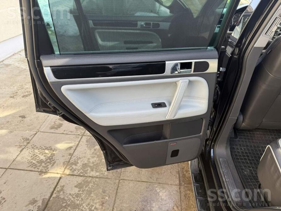 Melns Volkswagen Touareg 2009 Jelgava, ar dzinēja tilpumu 3.00 L un nobraukumu 218 tūkst. km par 6900 €, foto 7 vietnē AUTOMOTO.COM.LV