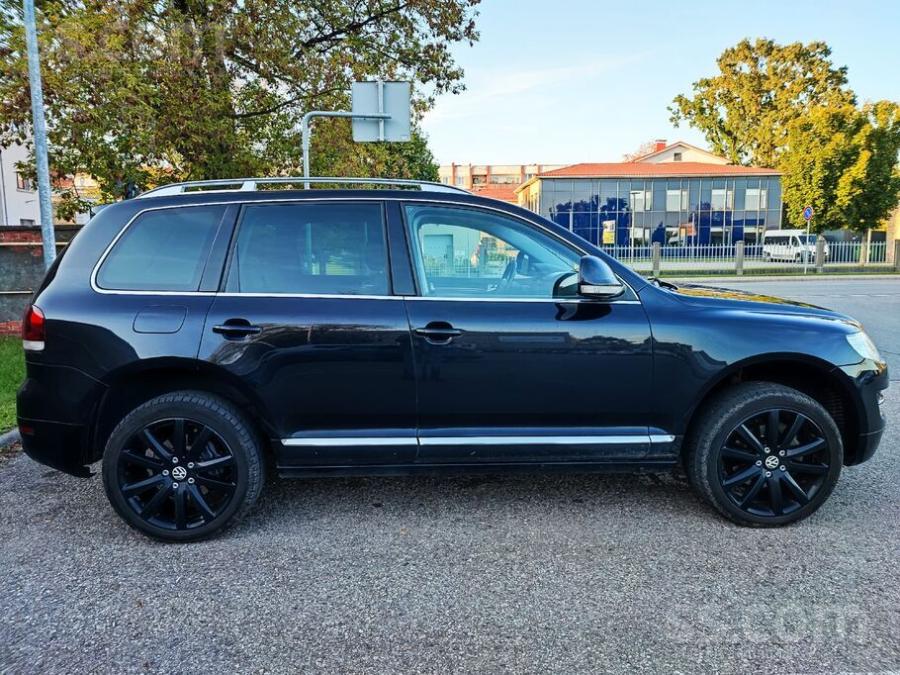 Melns Volkswagen Touareg 2009 Jelgava, ar dzinēja tilpumu 3.00 L un nobraukumu 240 tūkst. km par 5950 €, foto 4 vietnē AUTOMOTO.COM.LV