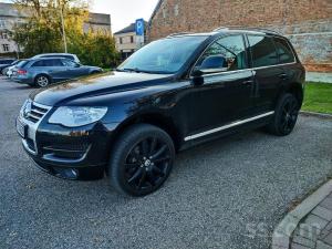 Melns Volkswagen Touareg 2009 Jelgava, ar dzinēja tilpumu 3.00 L un nobraukumu 240 tūkst. km par 5950 €, foto 11 vietnē AUTOMOTO.COM.LV