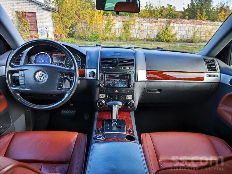 Melns Volkswagen Touareg 2009 Jelgava, ar dzinēja tilpumu 3.00 L un nobraukumu 240 tūkst. km par 5950 €, foto 14 vietnē AUTOMOTO.COM.LV