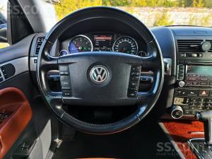Melns Volkswagen Touareg 2009 Jelgava, ar dzinēja tilpumu 3.00 L un nobraukumu 240 tūkst. km par 5950 €, foto 15 vietnē AUTOMOTO.COM.LV