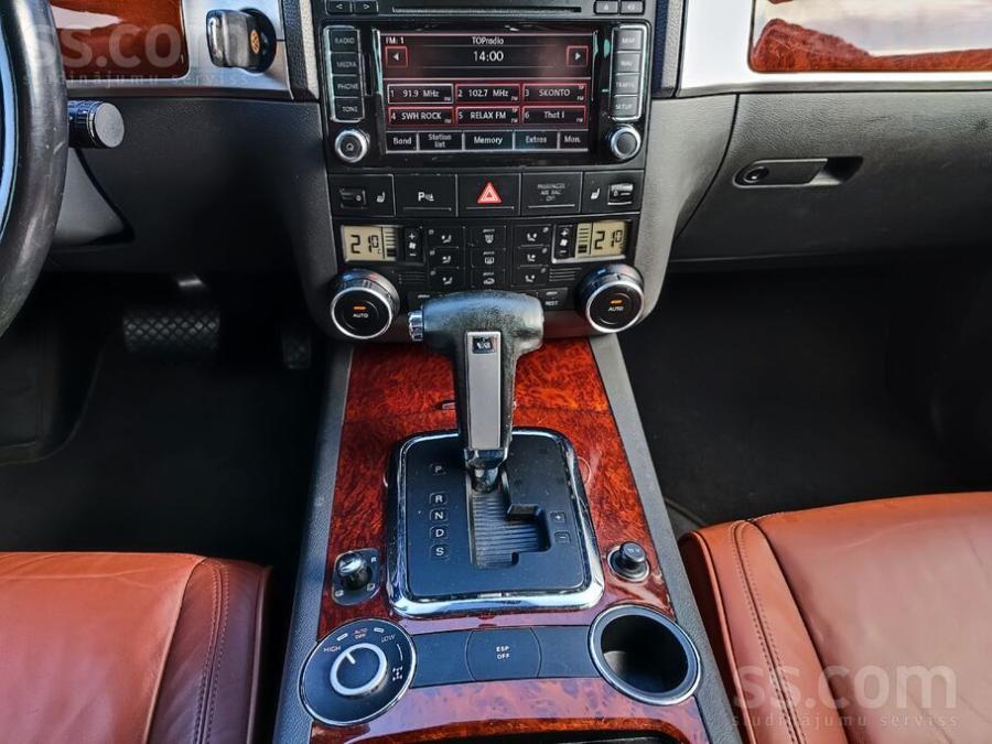 Melns Volkswagen Touareg 2009 Jelgava, ar dzinēja tilpumu 3.00 L un nobraukumu 240 tūkst. km par 5950 €, foto 16 vietnē AUTOMOTO.COM.LV