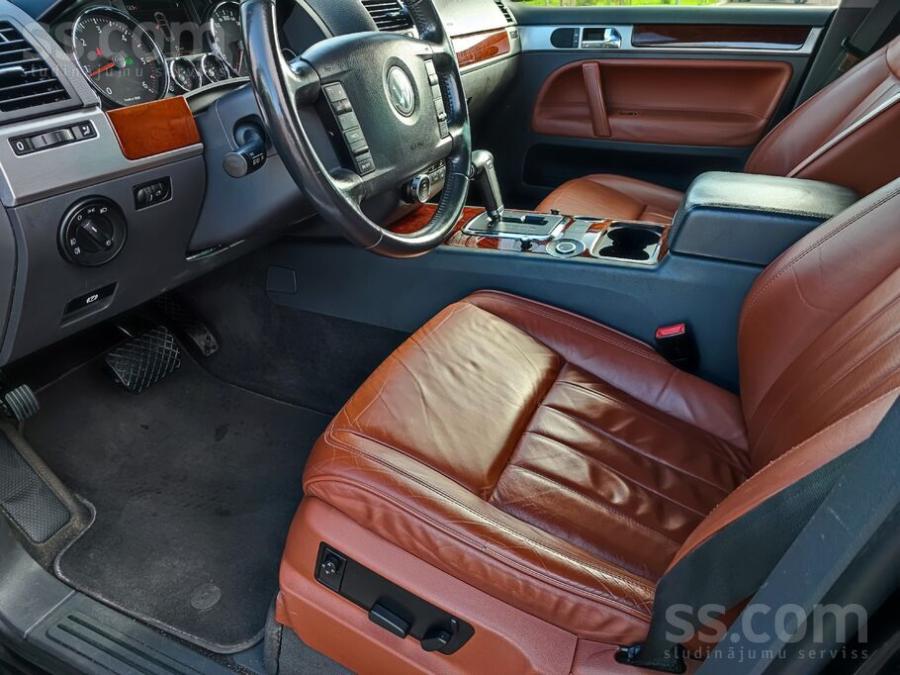 Melns Volkswagen Touareg 2009 Jelgava, ar dzinēja tilpumu 3.00 L un nobraukumu 240 tūkst. km par 5950 €, foto 20 vietnē AUTOMOTO.COM.LV