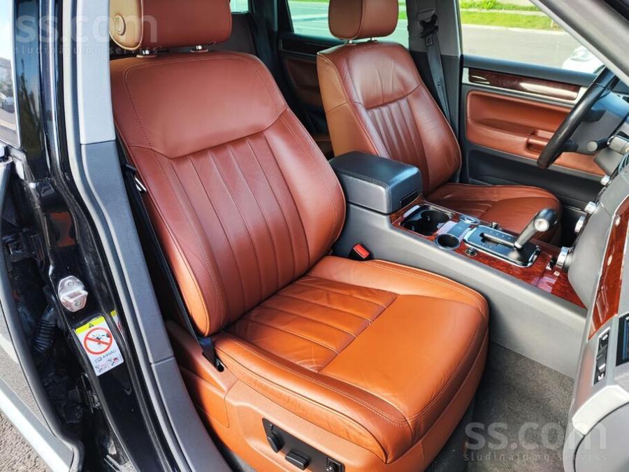 Melns Volkswagen Touareg 2009 Jelgava, ar dzinēja tilpumu 3.00 L un nobraukumu 240 tūkst. km par 5950 €, foto 25 vietnē AUTOMOTO.COM.LV