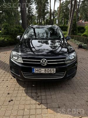 Black Volkswagen Touareg 2010 in Riga, with an engine capacity of 3.00 L and mileage of 300 thousand km for 9300 €, photo 13 on AUTOMOTO.COM.LV