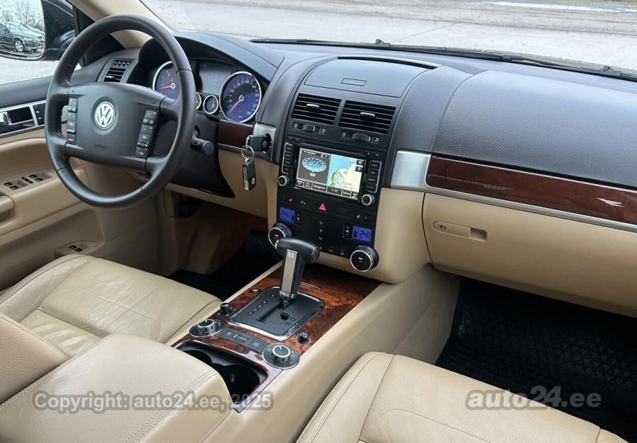 Melns Volkswagen Touareg 2010 Tartu, ar dzinēja tilpumu 3.00 L un nobraukumu 277 tūkst. km par 8950 €, foto 3 vietnē AUTOMOTO.COM.LV