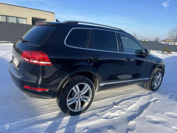 Black Volkswagen Touareg 2010 in Siauliai, with an engine capacity of 2.97 L and mileage of 280 thousand km for 10500 €, photo 2 on AUTOMOTO.COM.LV