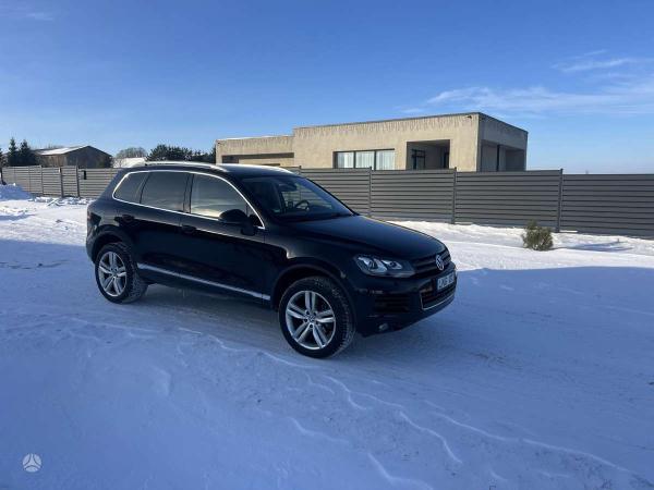 Black Volkswagen Touareg 2010 in Siauliai, with an engine capacity of 2.97 L and mileage of 280 thousand km for 10500 €, photo 4 on AUTOMOTO.COM.LV