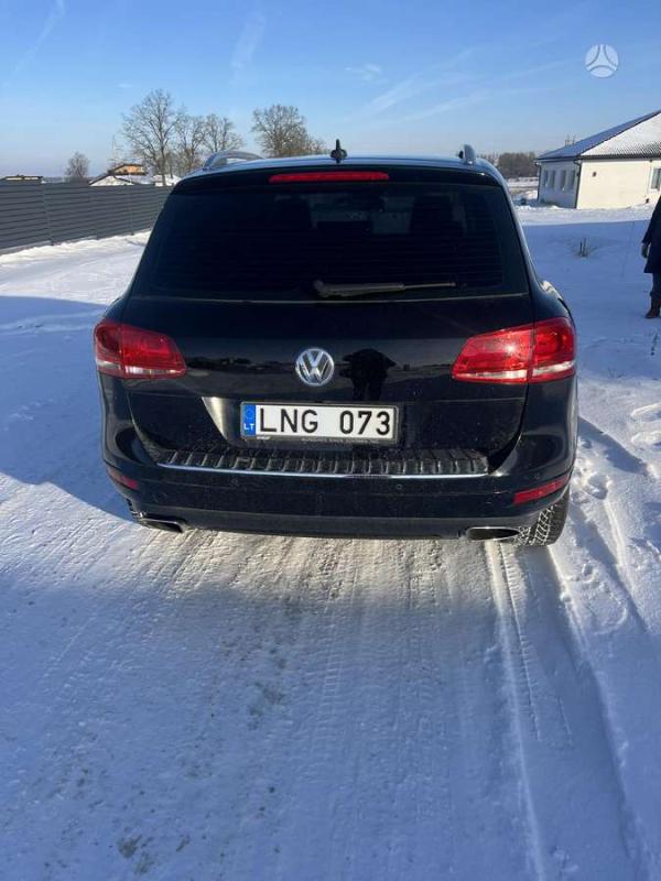 Black Volkswagen Touareg 2010 in Siauliai, with an engine capacity of 2.97 L and mileage of 280 thousand km for 10500 €, photo 6 on AUTOMOTO.COM.LV