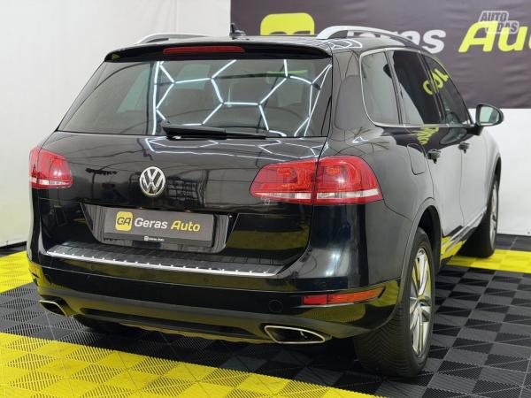 Melns Volkswagen Touareg 2010 Avižieniai, ar dzinēja tilpumu 3.00 L un nobraukumu 296 tūkst. km par 10300 €, foto 4 vietnē AUTOMOTO.COM.LV