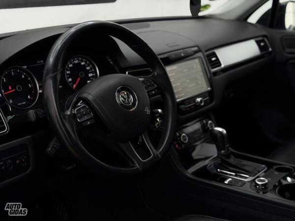 Melns Volkswagen Touareg 2010 Avižieniai, ar dzinēja tilpumu 3.00 L un nobraukumu 296 tūkst. km par 10300 €, foto 8 vietnē AUTOMOTO.COM.LV