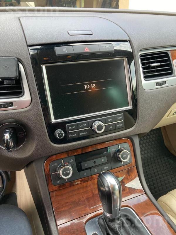 Black Volkswagen Touareg 2010 in Riga, with an engine capacity of 3.00 L and mileage of 277 thousand km for 9500 €, photo 10 on AUTOMOTO.COM.LV