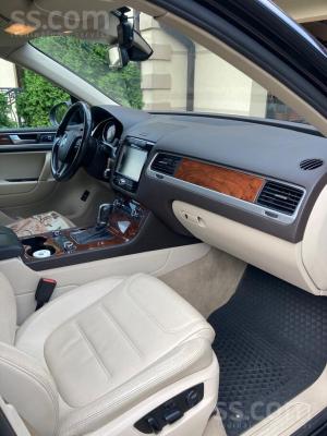 Melns Volkswagen Touareg 2010 Rīga, ar dzinēja tilpumu 3.00 L un nobraukumu 277 tūkst. km par 9500 €, foto 12 vietnē AUTOMOTO.COM.LV