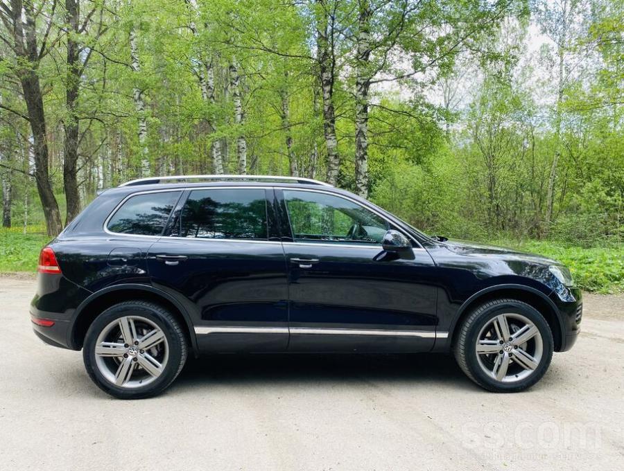 Black Volkswagen Touareg 2010 in Riga, with an engine capacity of 3.00 L and mileage of 0 thousand km for 10990 €, photo 3 on AUTOMOTO.COM.LV