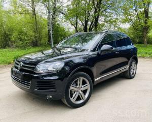 Black Volkswagen Touareg 2010 in Riga, with an engine capacity of 3.00 L and mileage of 0 thousand km for 10990 €, photo 4 on AUTOMOTO.COM.LV