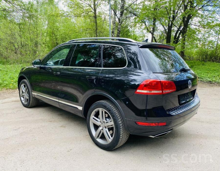 Black Volkswagen Touareg 2010 in Riga, with an engine capacity of 3.00 L and mileage of 0 thousand km for 10990 €, photo 6 on AUTOMOTO.COM.LV