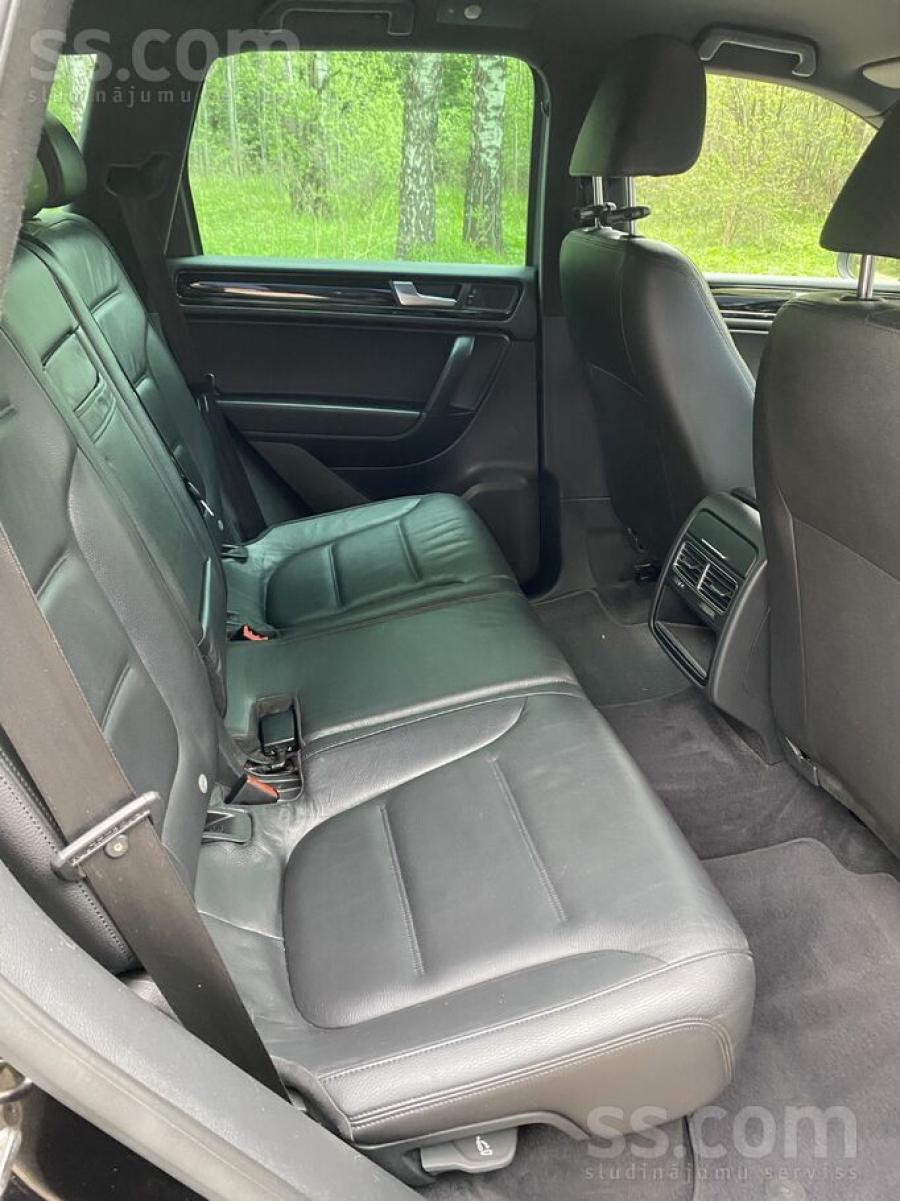Black Volkswagen Touareg 2010 in Riga, with an engine capacity of 3.00 L and mileage of 0 thousand km for 10990 €, photo 9 on AUTOMOTO.COM.LV