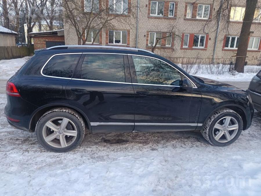 Melns Volkswagen Touareg 2010 Rīga, ar dzinēja tilpumu 3.00 L un nobraukumu 320 tūkst. km par 10800 €, foto 1 vietnē AUTOMOTO.COM.LV
