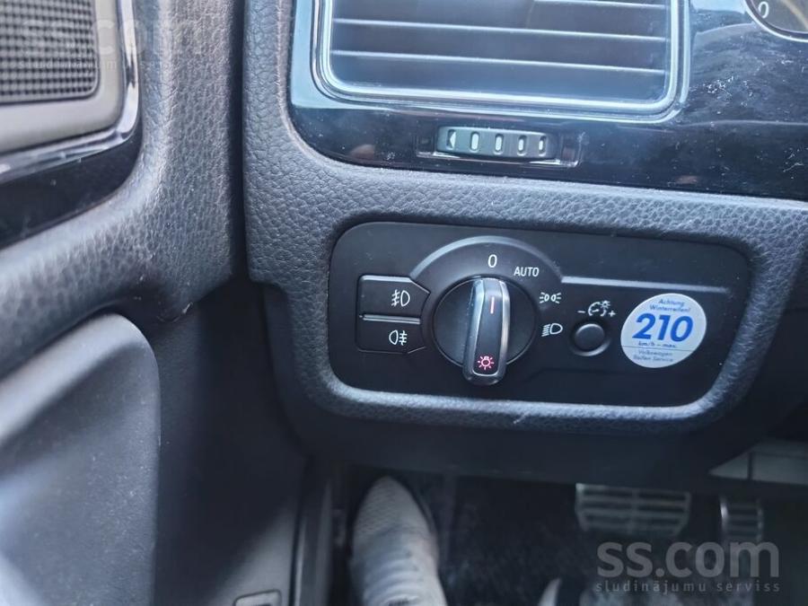 Melns Volkswagen Touareg 2010 Rīga, ar dzinēja tilpumu 3.00 L un nobraukumu 320 tūkst. km par 10800 €, foto 12 vietnē AUTOMOTO.COM.LV