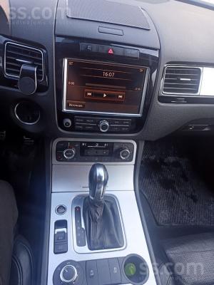 Melns Volkswagen Touareg 2010 Rīga, ar dzinēja tilpumu 3.00 L un nobraukumu 320 tūkst. km par 10800 €, foto 16 vietnē AUTOMOTO.COM.LV