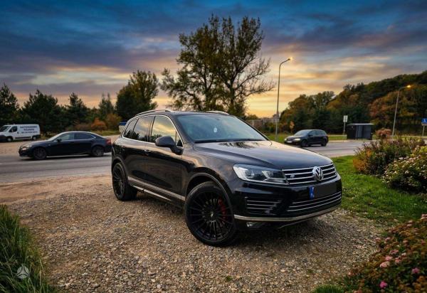 Melns Volkswagen Touareg 2010 Viļņa, ar dzinēja tilpumu 4.13 L un nobraukumu 283 tūkst. km par 10500 €, foto 1 vietnē AUTOMOTO.COM.LV