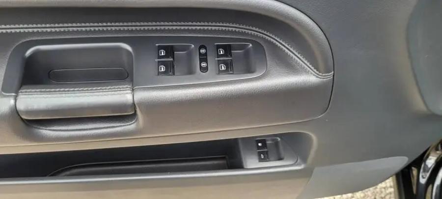 Melns Volkswagen Touareg 2010 Rīga, ar dzinēja tilpumu 3.00 L un nobraukumu 235 tūkst. km par 9900 €, foto 26 vietnē AUTOMOTO.COM.LV