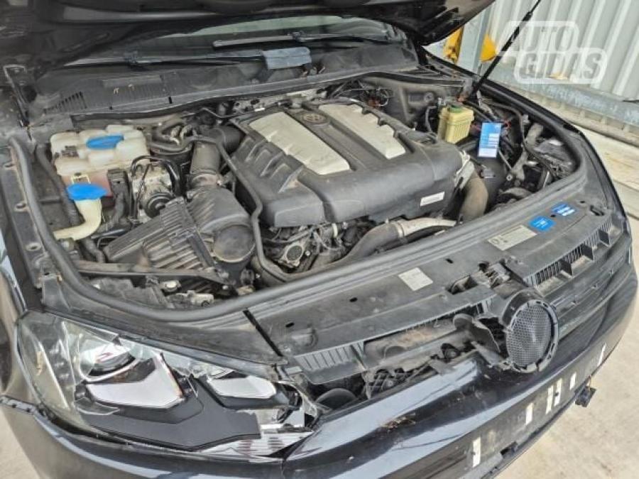 Black Volkswagen Touareg 2010 in Vilnius, with an engine capacity of 3.00 L and mileage of 221 thousand km for 7800 €, photo 12 on AUTOMOTO.COM.LV