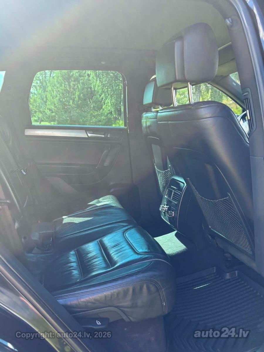 Black Volkswagen Touareg 2010 in Tallinn, with an engine capacity of 3.00 L and mileage of 404 thousand km for 8500 €, photo 8 on AUTOMOTO.COM.LV