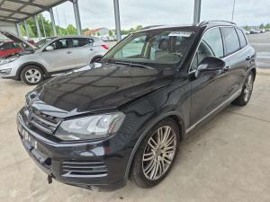 Melns Volkswagen Touareg 2010 Viļņa, ar dzinēja tilpumu 2.97 L un nobraukumu 221 tūkst. km par 7990 €, foto 3 vietnē AUTOMOTO.COM.LV