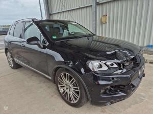 Melns Volkswagen Touareg 2010 Viļņa, ar dzinēja tilpumu 2.97 L un nobraukumu 221 tūkst. km par 7990 €, foto 5 vietnē AUTOMOTO.COM.LV