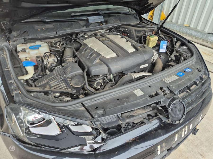 Melns Volkswagen Touareg 2010 Viļņa, ar dzinēja tilpumu 2.97 L un nobraukumu 221 tūkst. km par 7990 €, foto 9 vietnē AUTOMOTO.COM.LV