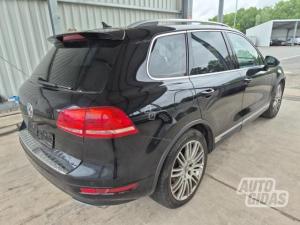 Melns Volkswagen Touareg 2010 Viļņa, ar dzinēja tilpumu 3.00 L un nobraukumu 221 tūkst. km par 7990 €, foto 3 vietnē AUTOMOTO.COM.LV