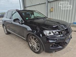 Melns Volkswagen Touareg 2010 Viļņa, ar dzinēja tilpumu 3.00 L un nobraukumu 221 tūkst. km par 7990 €, foto 4 vietnē AUTOMOTO.COM.LV
