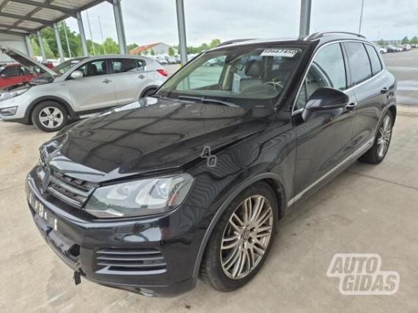 Black Volkswagen Touareg 2010 in Vilnius, with an engine capacity of 3.00 L and mileage of 221 thousand km for 7990 €, photo 4 on AUTOMOTO.COM.LV
