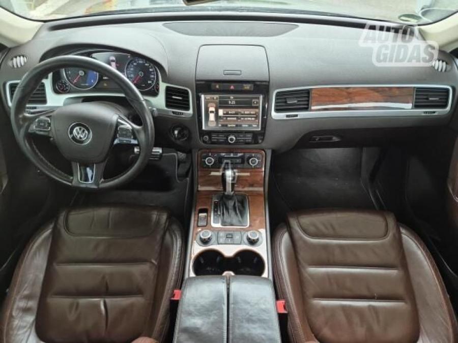 Melns Volkswagen Touareg 2010 Viļņa, ar dzinēja tilpumu 3.00 L un nobraukumu 221 tūkst. km par 7990 €, foto 8 vietnē AUTOMOTO.COM.LV