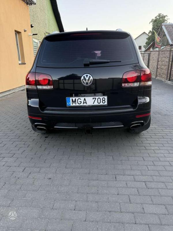 Black Volkswagen Touareg 2010 in Kaunas, with an engine capacity of 2.97 L and mileage of 244 thousand km for 6500 €, photo 5 on AUTOMOTO.COM.LV