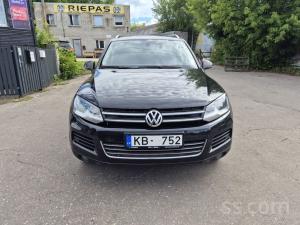 Black Volkswagen Touareg 2010 in Riga, with an engine capacity of 3.00 L and mileage of 265 thousand km for 8490 €, photo 4 on AUTOMOTO.COM.LV