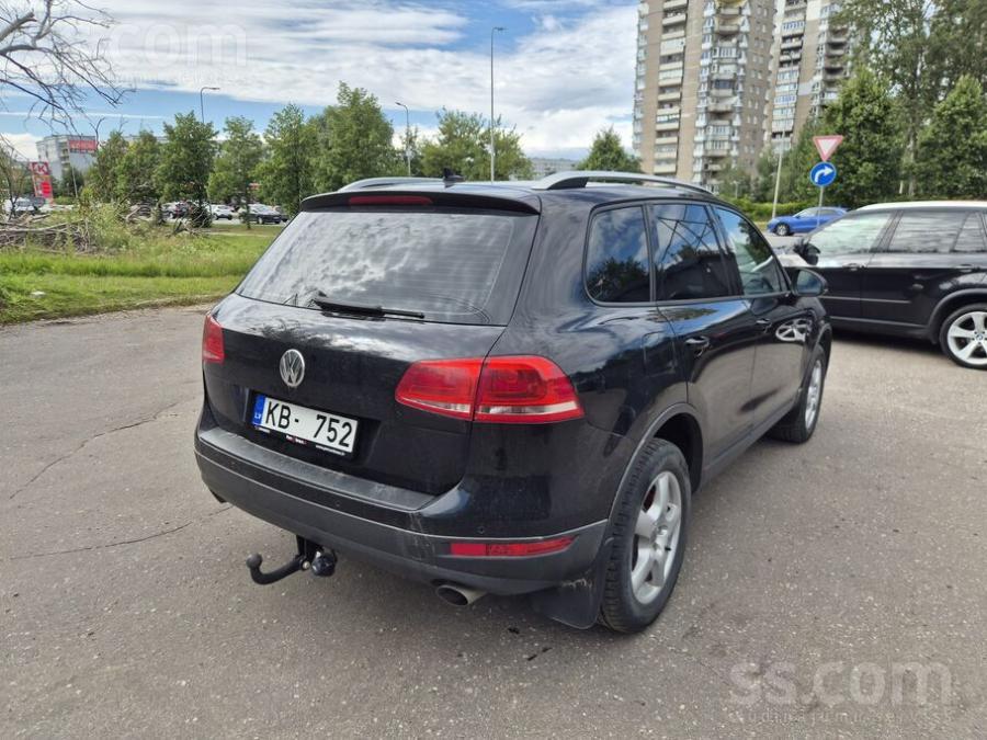 Black Volkswagen Touareg 2010 in Riga, with an engine capacity of 3.00 L and mileage of 265 thousand km for 8490 €, photo 7 on AUTOMOTO.COM.LV