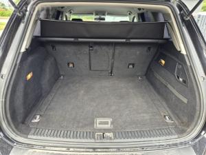Black Volkswagen Touareg 2010 in Riga, with an engine capacity of 3.00 L and mileage of 265 thousand km for 8490 €, photo 13 on AUTOMOTO.COM.LV