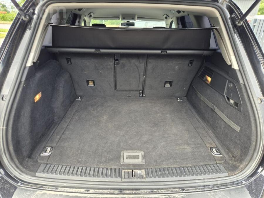 Black Volkswagen Touareg 2010 in Riga, with an engine capacity of 3.00 L and mileage of 265 thousand km for 8490 €, photo 13 on AUTOMOTO.COM.LV