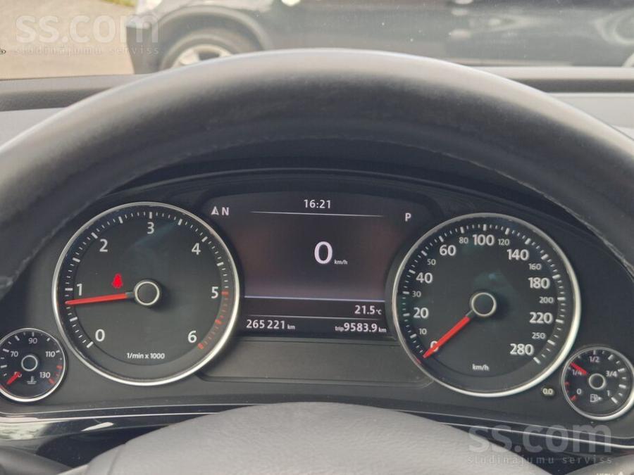 Black Volkswagen Touareg 2010 in Riga, with an engine capacity of 3.00 L and mileage of 265 thousand km for 8490 €, photo 17 on AUTOMOTO.COM.LV