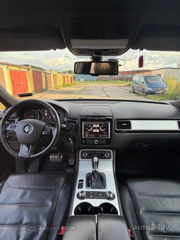 Melns Volkswagen Touareg 2010 Narva, ar dzinēja tilpumu 3.00 L un nobraukumu 350 tūkst. km par 7700 €, foto 9 vietnē AUTOMOTO.COM.LV