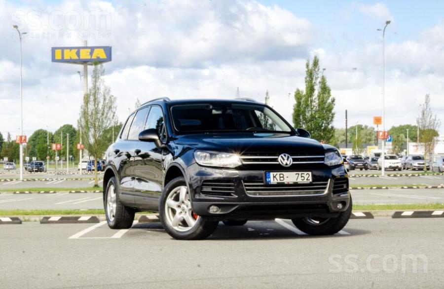 Black Volkswagen Touareg 2010 in Riga, with an engine capacity of 3.00 L and mileage of 265 thousand km for 7990 €, photo 3 on AUTOMOTO.COM.LV